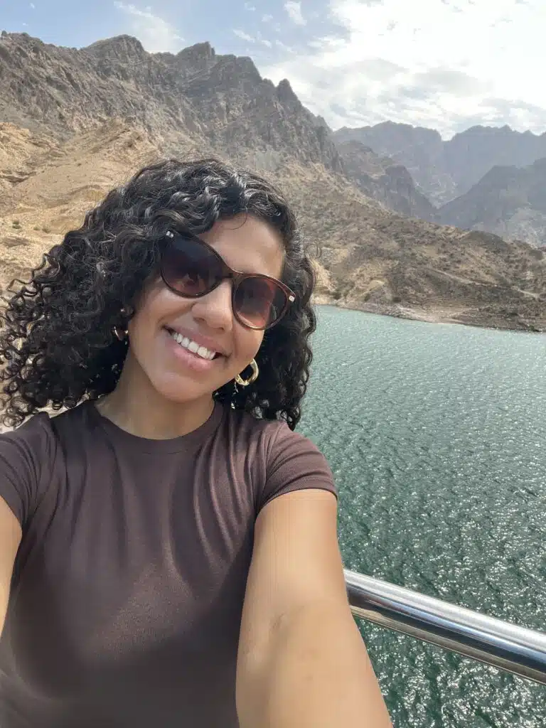 What to Wear in Oman As A Woman [+Free Packing List]